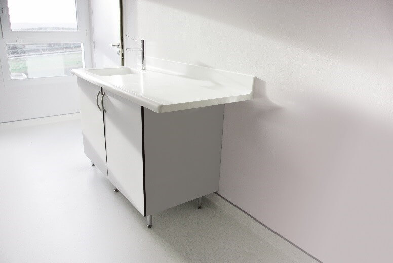 C-line, High Performance Laboratory Benches designed (…)